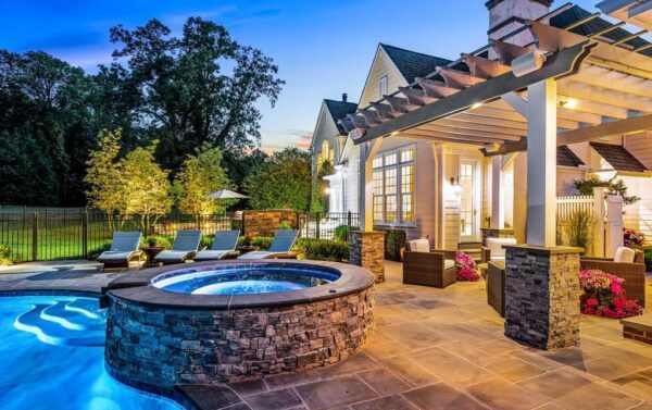 A Spectacular Devon Estate with Opulent Amenities, Listed at $3.895 ...
