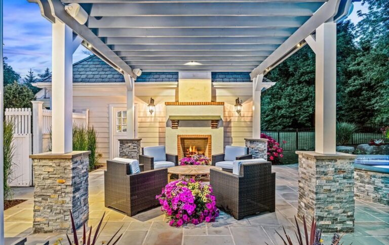 A Spectacular Devon Estate with Opulent Amenities, Listed at $3.895 ...