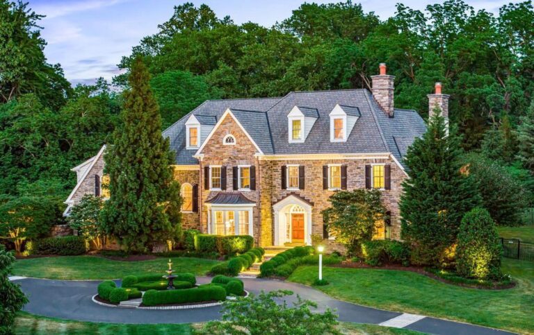 A Spectacular Devon Estate with Opulent Amenities, Listed at $3.895 ...