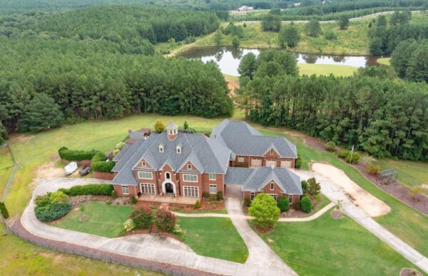 Enchanting Equestrian Retreat: Gated 20-Acre Estate in Chelsea, Alabama