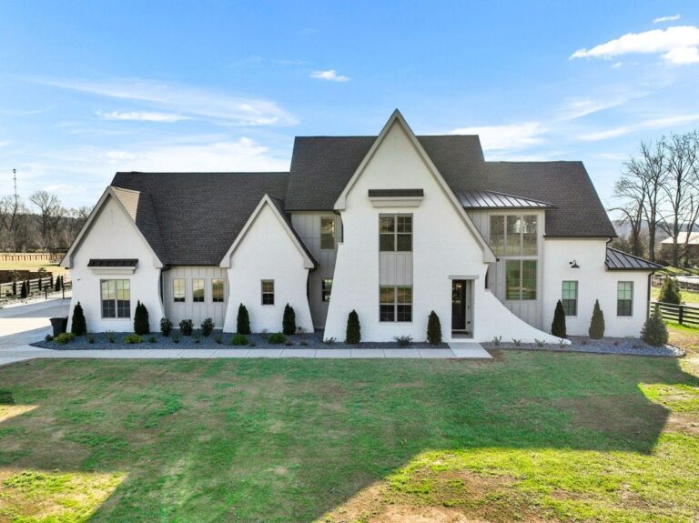 Gorgeous 2-Acre Estate with Private Gated Entrance in Tennessee Offered ...
