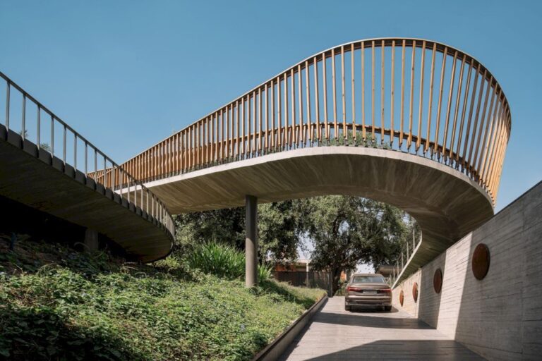 Link House, Unconventional Luxury Unfolding by Openideas Architects