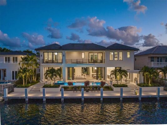 Luxurious 5-Bedroom Waterfront Estate for $9 Million in Lighthouse ...