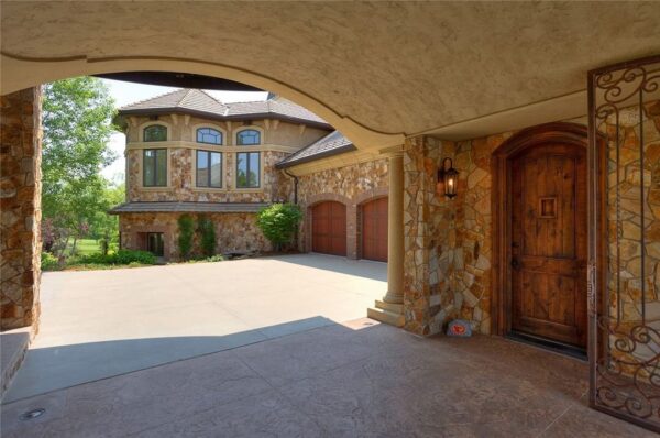 Luxurious Living Redefined: Timeless Elegance in Iowa's Stucco and ...