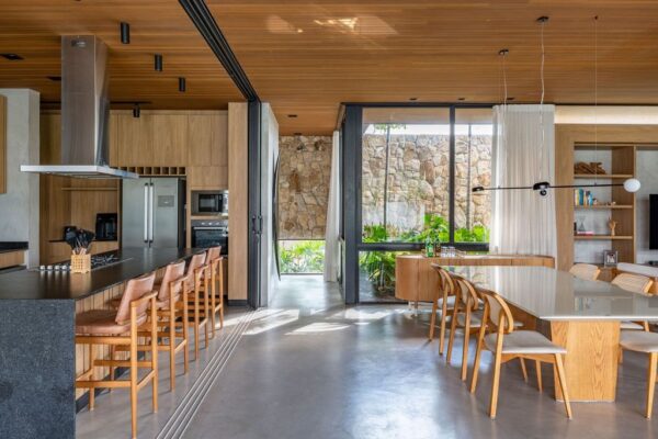 Petrus House, Minimalist Haven by Sala Squadra Arquitetura & Interiores