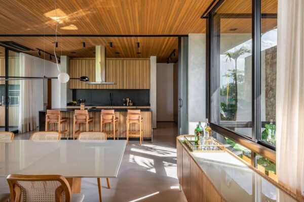 Petrus House, Minimalist Haven by Sala Squadra Arquitetura & Interiores