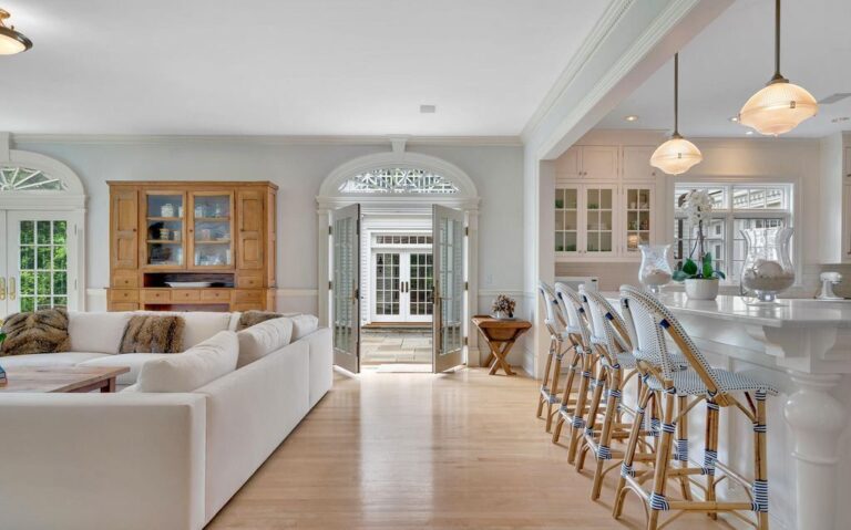 Southern Splendor Estate: A Sunlit Haven of Luxury, Privacy, and ...