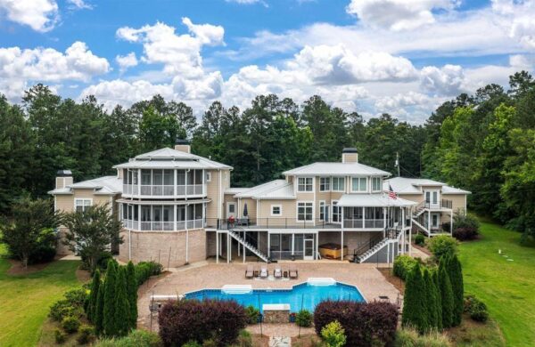 Unparalleled Property with Stunning Views and Exclusive Privacy in ...