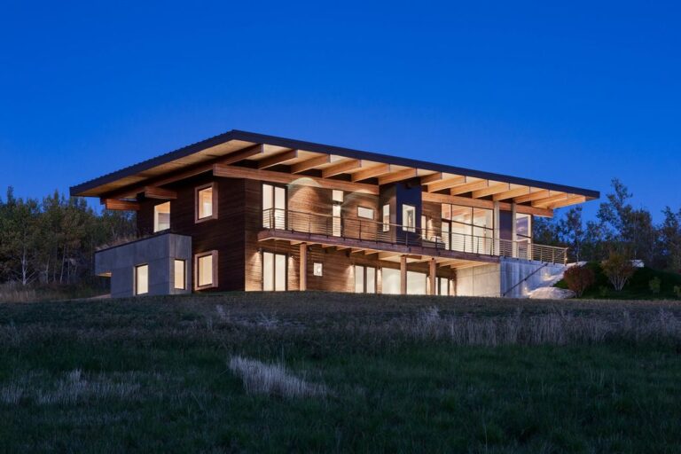 The Burrow House, Modern yet Sustainable by Ward + Blake Architects