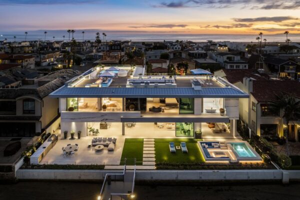 Waterfront Luxury Estate with Sweeping Bay Views in Newport Beach Hits ...
