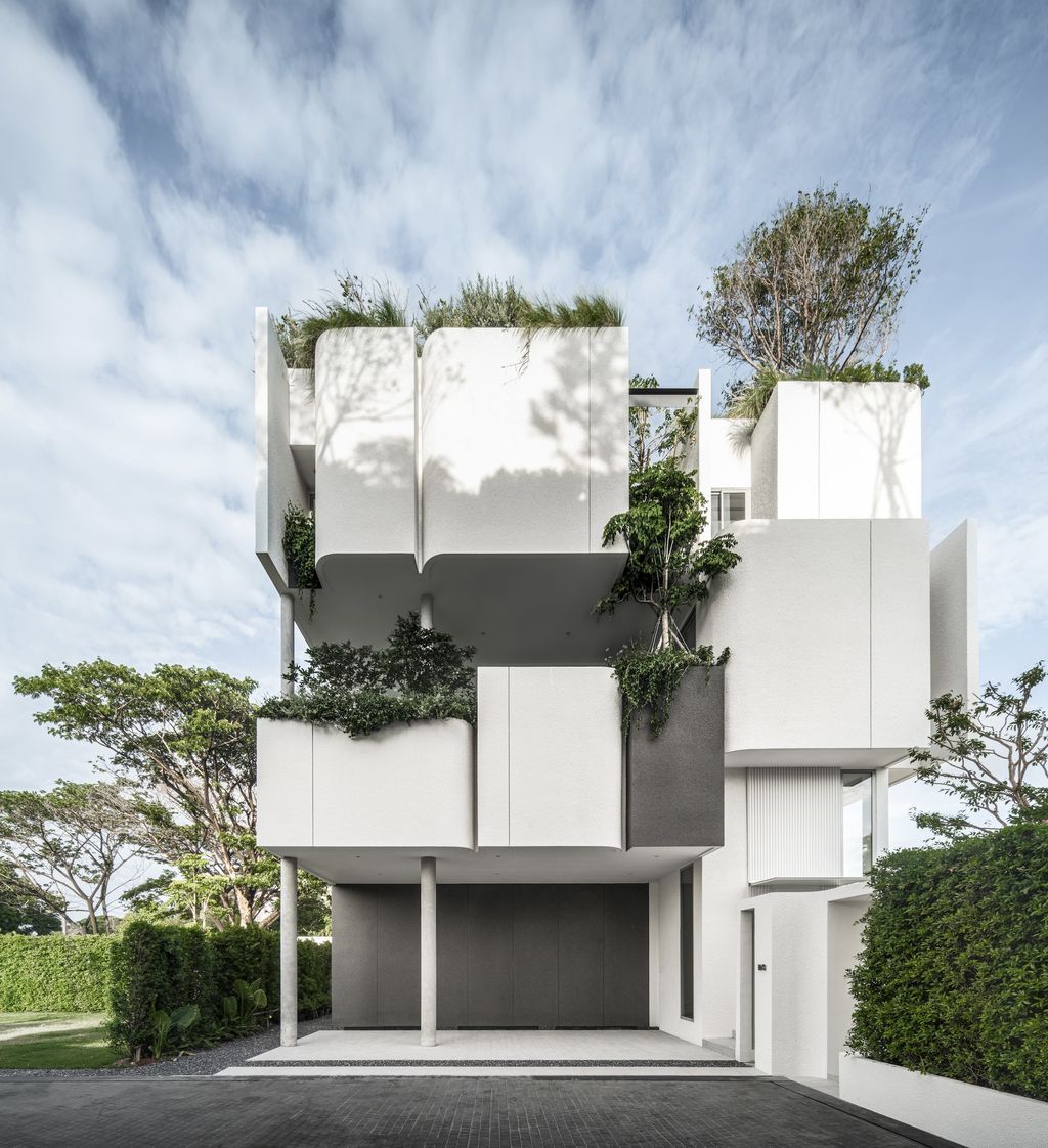 ARQ10 House, Vertical Modern Living by IDIN Architects
