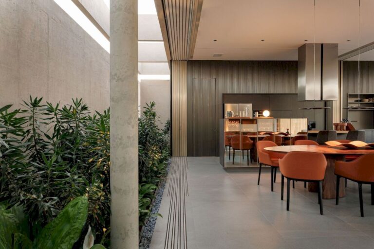 LC House with Contemporary Design by Caracho Arquitetos