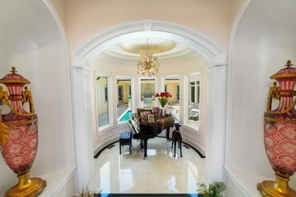 Luxury Living at Its Finest: Toebben Builders Masterpiece for $7.5 ...