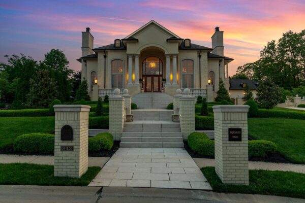 Luxury Living at Its Finest: Toebben Builders Masterpiece for $7.5 ...