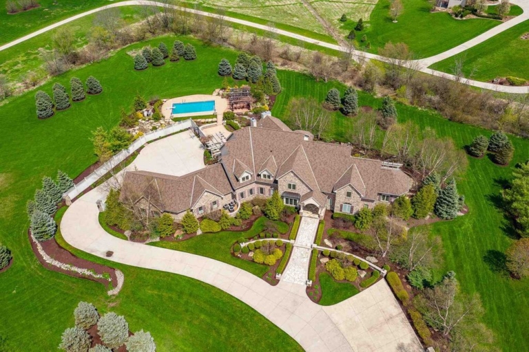 Exquisite Estate on 11 Acres in Leo, Indiana: Luxury Living in a Serene ...
