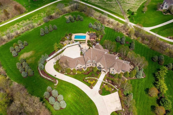 Exquisite Estate on 11 Acres in Leo, Indiana: Luxury Living in a Serene ...
