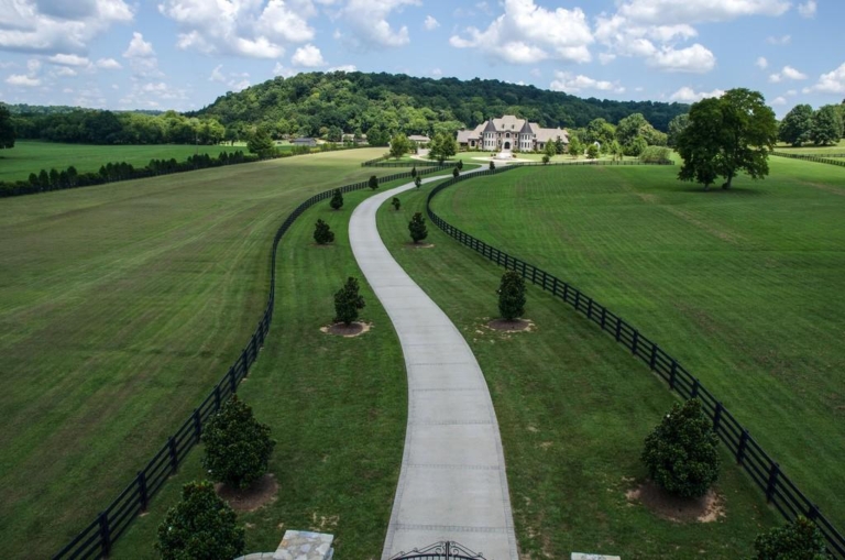 Stunning 20-acre Gated Estate with The Ultimate Amenities in Tennessee