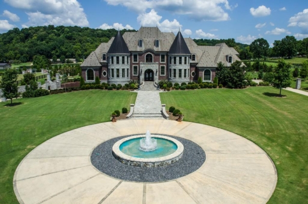Stunning 20-acre Gated Estate with The Ultimate Amenities in Tennessee