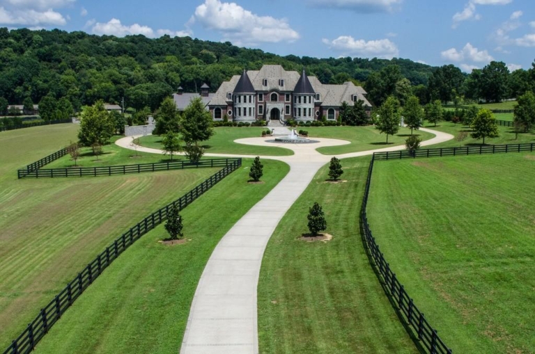 Stunning 20-acre Gated Estate with The Ultimate Amenities in Tennessee