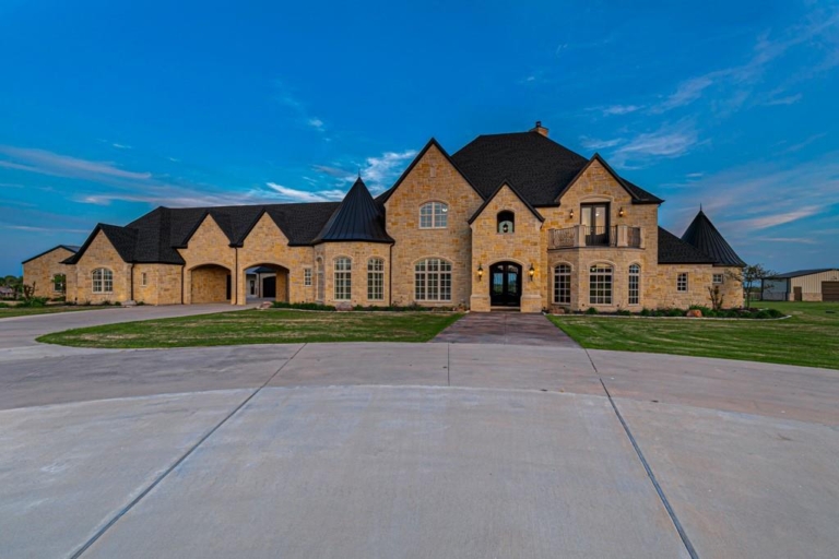 Luxurious 12.5 Acre Rockwall Estate: Equestrian Haven & Car Enthusiast ...