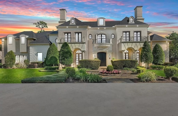 Step into Luxury: Enchanted Mansion in Houston with Resort-Style Living ...
