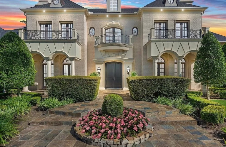 Step into Luxury: Enchanted Mansion in Houston with Resort-Style Living ...
