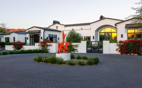 Iconic 2020 Estate with Resort-Style Amenities and Spectacular Design ...