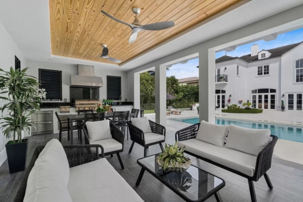 Opulent Oasis: A $14 Million Ponce-Davis Estate Epitomizing Luxury ...