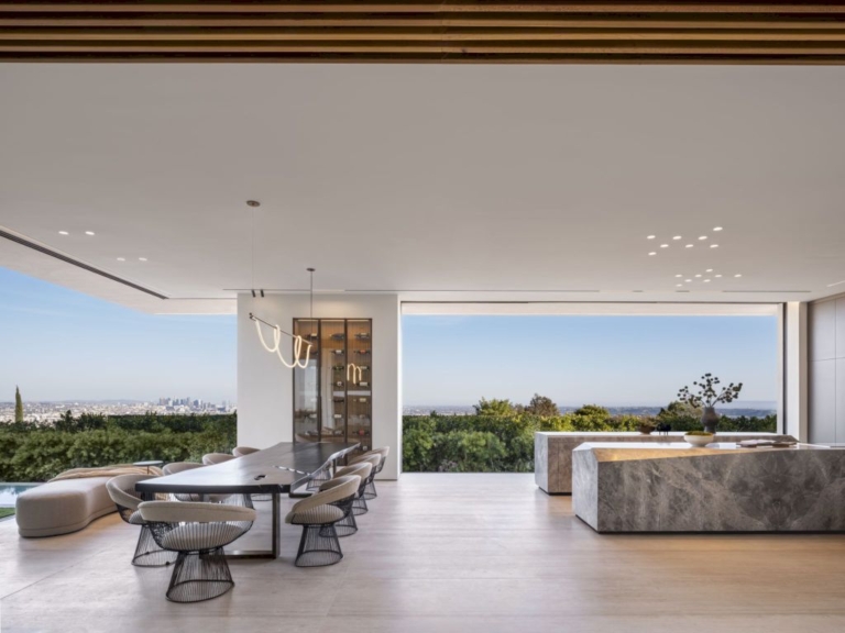 Tanager III House for Urban Luxury by McClean Design