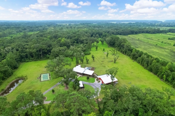 Wadmalaw Island Country Estate Nestled Amidst South Carolina's ...