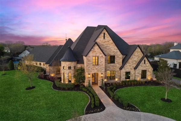 This Elegant Home in Southlake Offers A Harmonious Blend of Luxury and Comfort