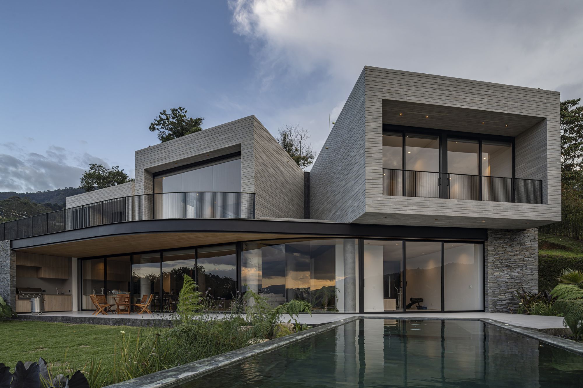 Cerrovento House in Colombia by Alejandro Restrepo Montoya