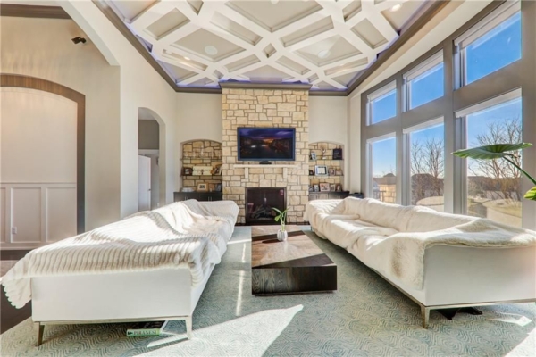 Exquisite Retreat: Stunning 3-Acre Home in Parkville, Missouri Offered ...