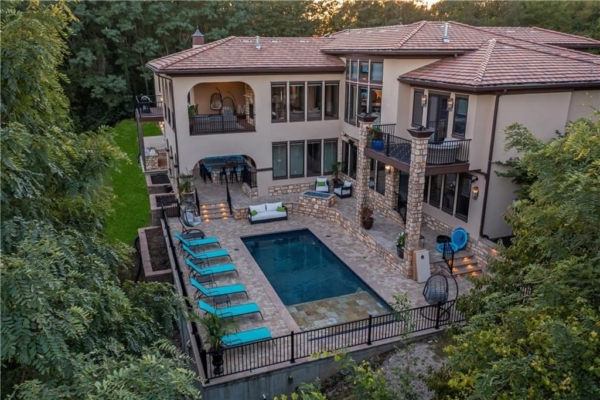 Exquisite Retreat: Stunning 3-Acre Home in Parkville, Missouri Offered ...