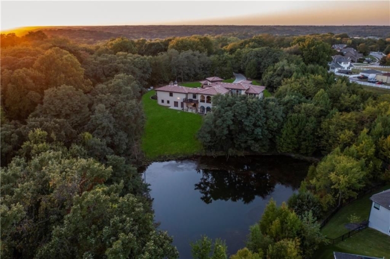 Exquisite Retreat: Stunning 3-Acre Home in Parkville, Missouri Offered ...
