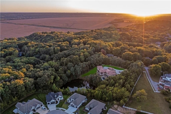 Exquisite Retreat: Stunning 3-Acre Home in Parkville, Missouri Offered ...