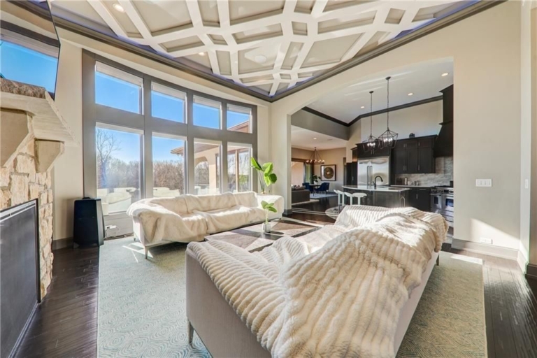 Exquisite Retreat: Stunning 3-Acre Home in Parkville, Missouri Offered ...