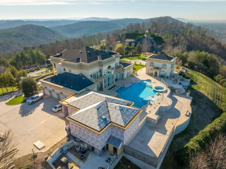 Heavenly Views: The Windy Hill Estate - A Tennessee Treasure Offered at ...