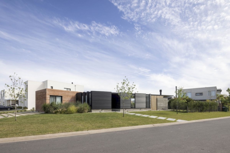 J House, Harmony of Form and Function by Pirca Arquitectura