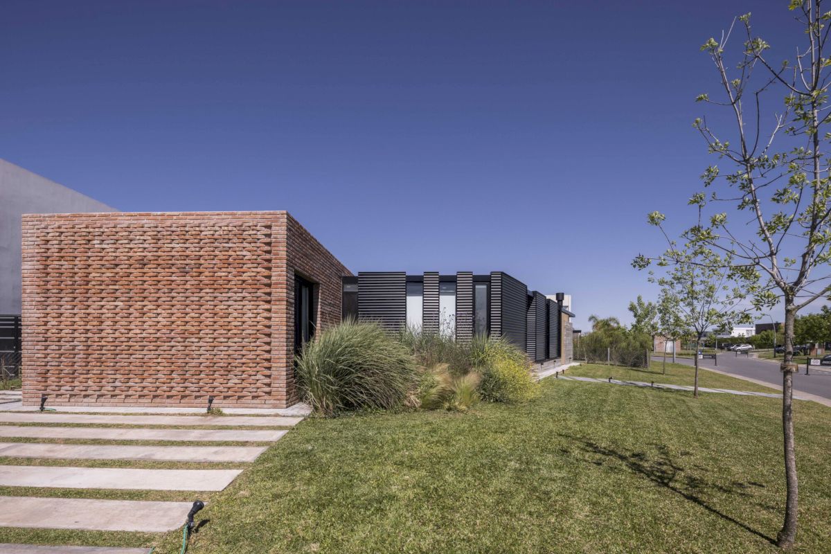 J House, Harmony of Form and Function by Pirca Arquitectura