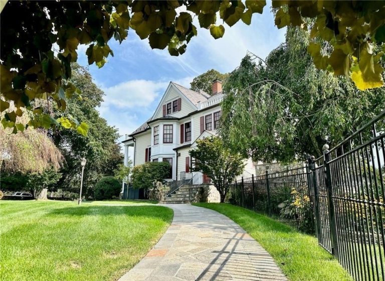Luxurious Connecticut Residence: Elegance and Craftsmanship Await at $2 ...