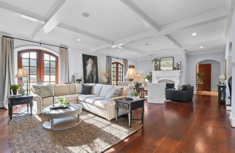 Luxurious French Country Estate by Renowned Architect Jack Arnold ...