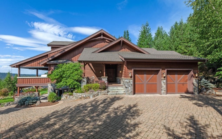 Luxurious Lakeside Living: Custom Home at Gozzer Ranch Golf and Lake ...