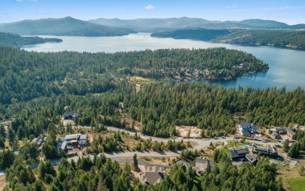 Luxurious Lakeside Living: Custom Home at Gozzer Ranch Golf and Lake ...