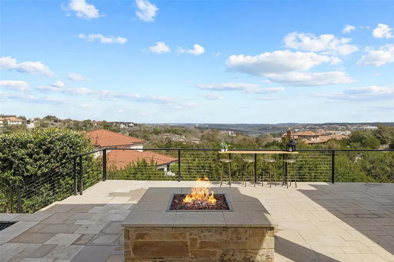 Spanish Oaks' Magnificent Residence: A Luxurious Home in Austin, TX ...