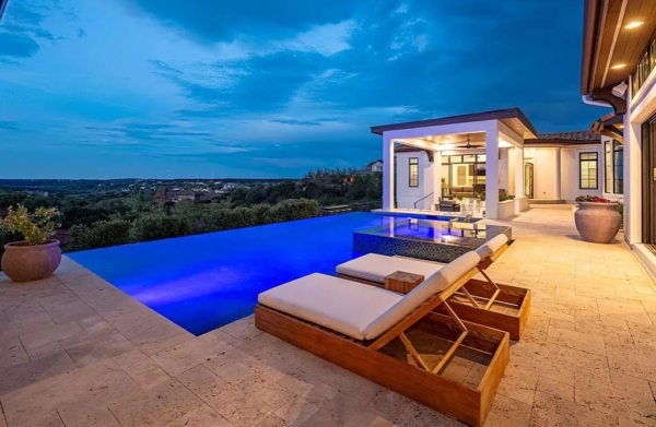 Spanish Oaks' Magnificent Residence: A Luxurious Home in Austin, TX ...