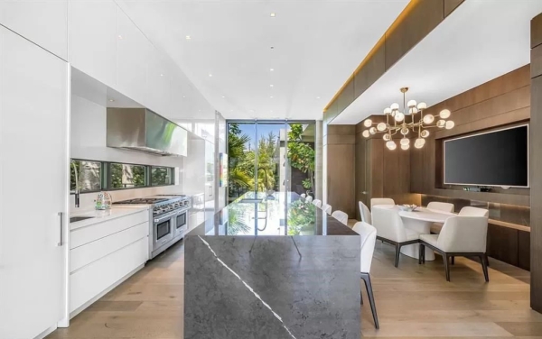 A Rare $40 Million Retreat of Luxury Living and Tranquility on Coveted ...