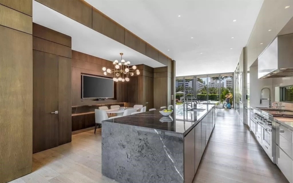 A Rare $40 Million Retreat of Luxury Living and Tranquility on Coveted ...