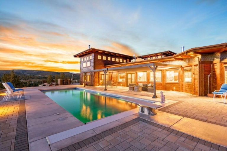 Cascade Mountain View Estate: Scenic Hillside Retreat in Oregon Listed ...