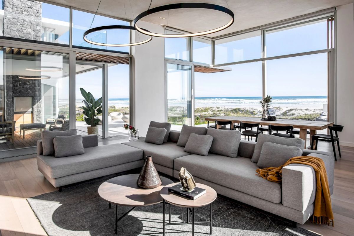 D13 House Offers Seaside Splendor by GSQUARED Architect